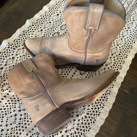 Frye | Shoes | Frye Billy Short Boots | Poshmark